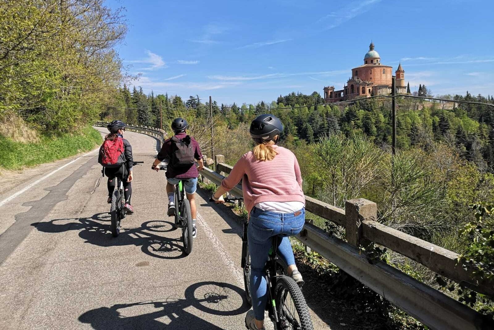 E-Bike Tour sui Colli Bolognesi con Degustazione | Liveinup