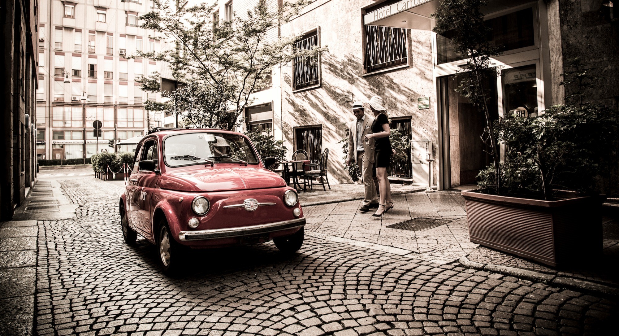 Tour in Fiat 500 d'epoca a Milano | Liveinup